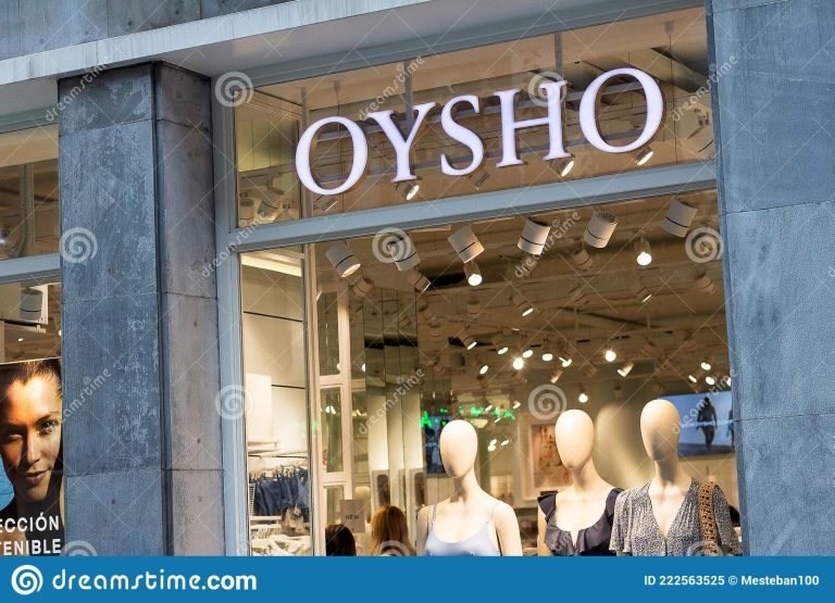 Γίνεται δικό σου με 45,99 ευρώ: Το λινό, ρομαντικό φόρεμα από τα Oysho ...